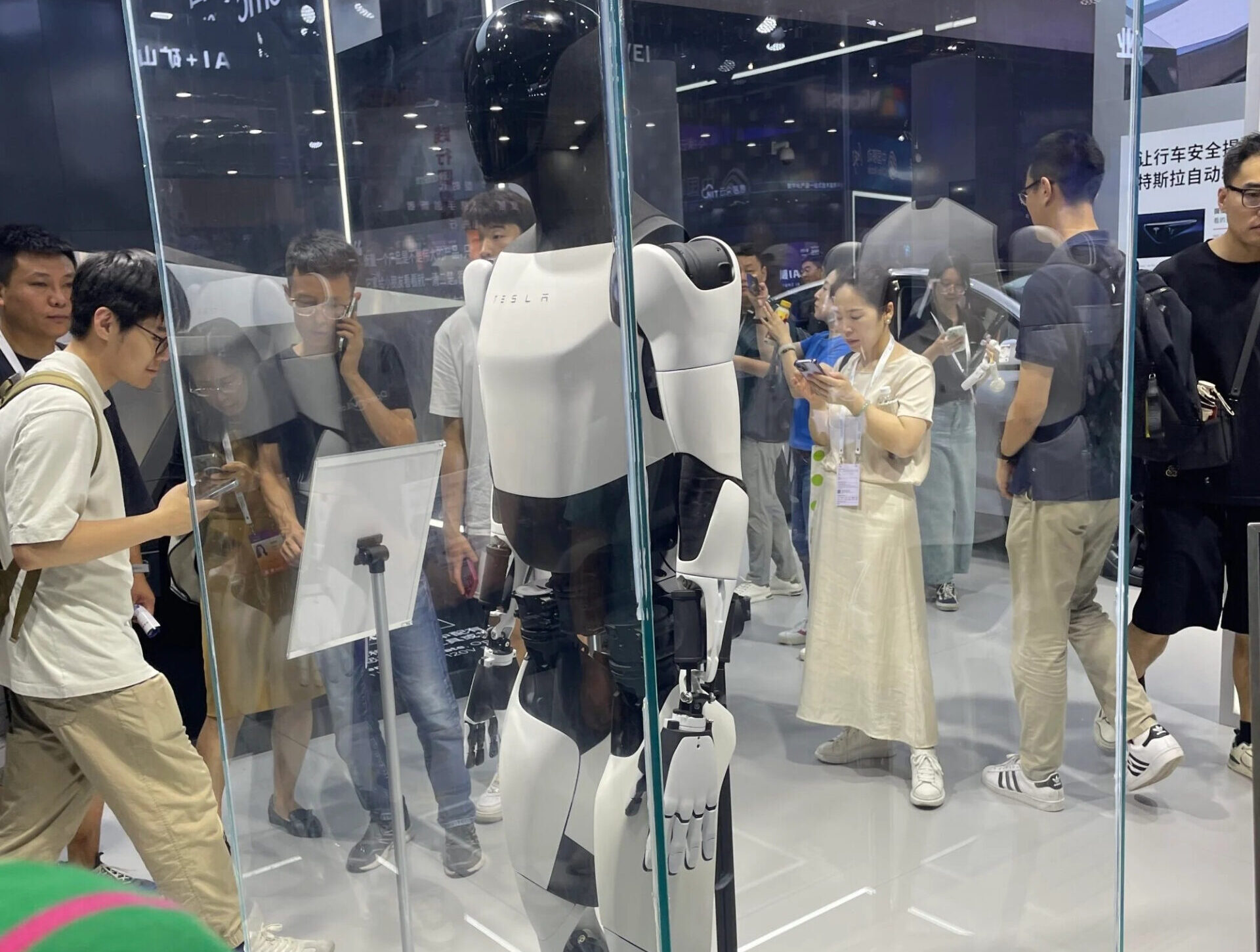 Tesla Optimus Robot Debuts at China AI Conference